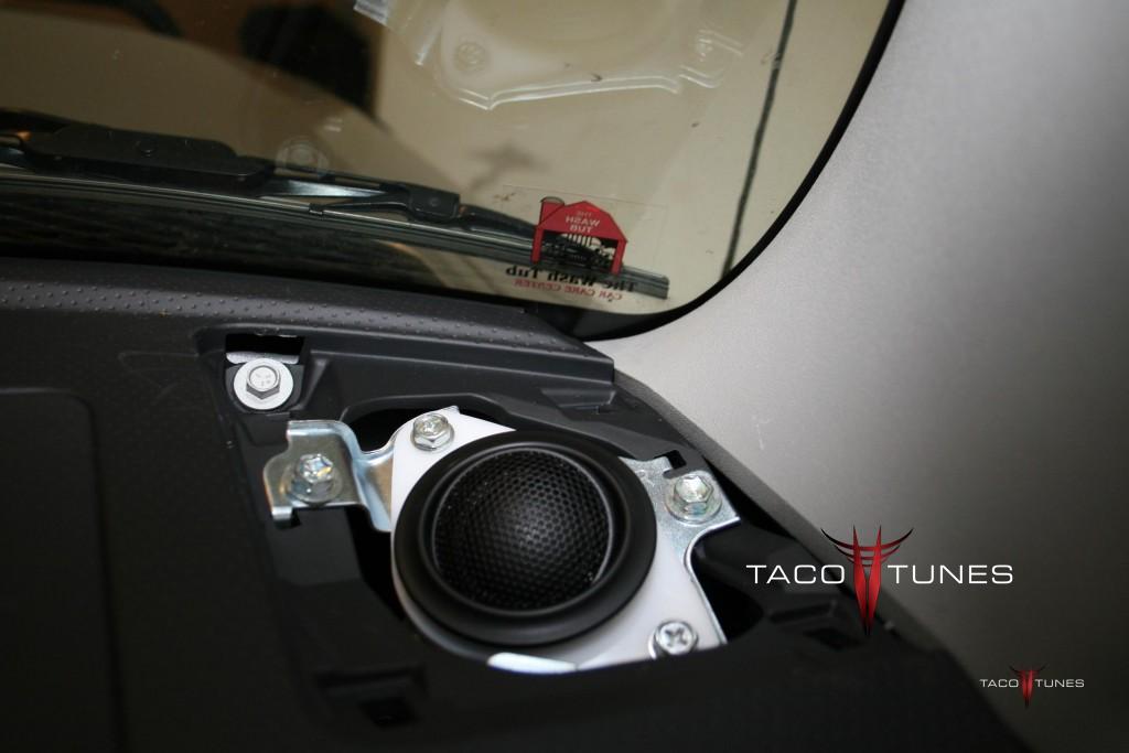 How to install speakers in FJ Cruiser and remove door panels - Taco ...